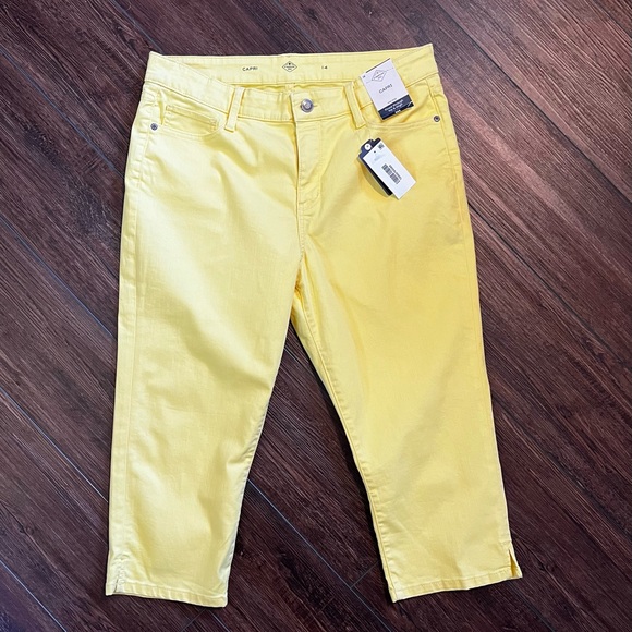 St. John's Bay | Pants & Jumpsuits | Nwt St Johns Bay Capris Bright ...